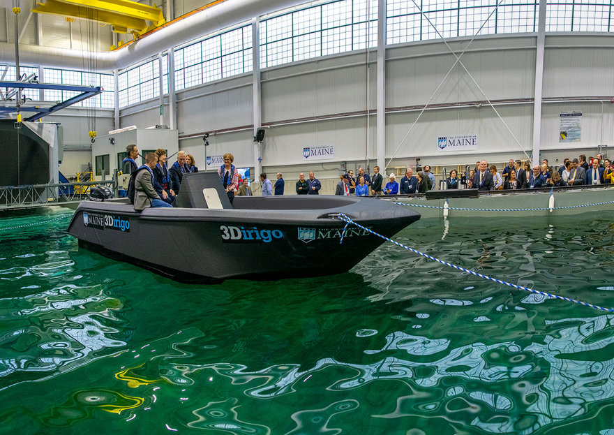 Watch The World s Largest 3D Printer Spit Out A 25 Foot Boat Core77