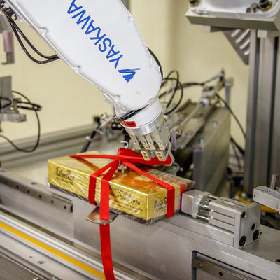 An Industrial Robot That Ties Ribbons Into Bows - Core77