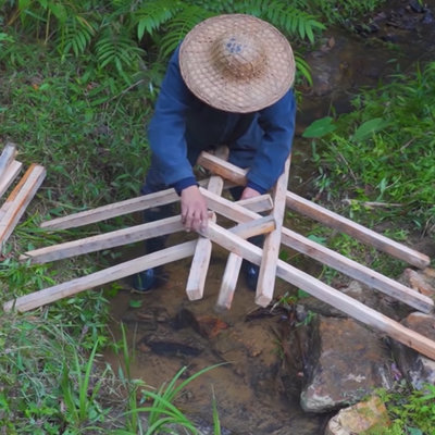 Watch This Guy Singlehandedly Build a Self-Supporting Bridge - Core77