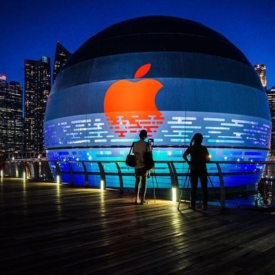 Apple's New Floating, Spherical Store in Singapore - Core77