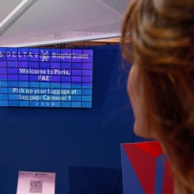 "Parallel Reality" Display Shows Different Info to Different People at ...