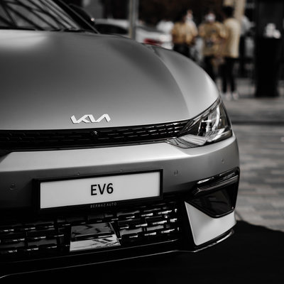 People Can't Read New Kia Logo, Resulting in 30,000 Monthly Searches for "KN Car" - Core77