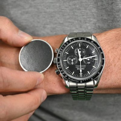 Stick-On Disc Conveys Some Smartphone Abilities to Analog Watches - Core77