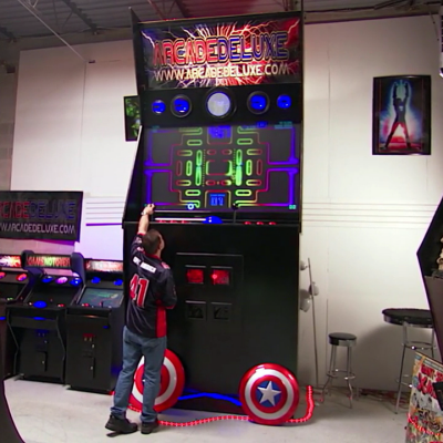 Engineer Builds Huge 2.5x-Scale Arcade Machine to Make Adult Players ...
