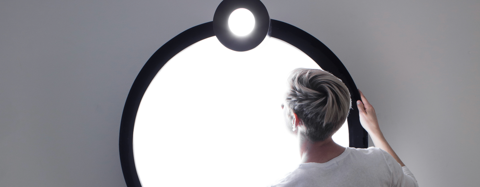 Apollo: A Modern Light Box - Core77