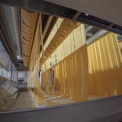This Video of an Automated Factory Producing Lasagna at an Industrial ...
