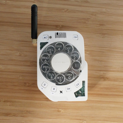 Engineer Creates Functional, Practical Rotary Cell Phone with ePaper ...