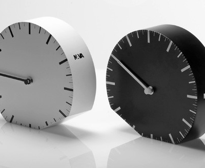 Clever clock quickly compensates for chronological corrections - Core77