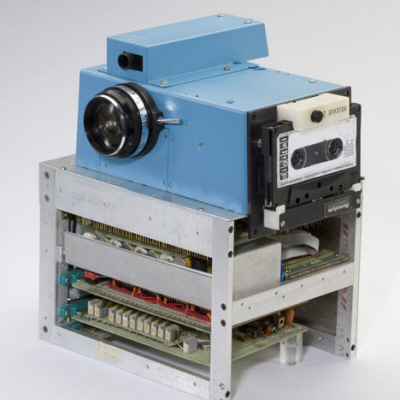 Ancient, cassette-tape-using digital camera - Core77